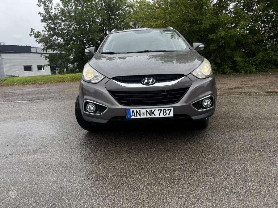 Brown Hyundai ix35 2013 in Siauliai, with an engine capacity of 2.00 L and mileage of 283 thousand km for 5900 €, photo 9 on AUTOMOTO.COM.LV