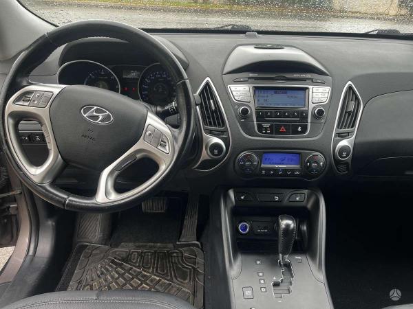 Brūns Hyundai ix35 2013 Šauļi, ar dzinēja tilpumu 2.00 L un nobraukumu 283 tūkst. km par 5900 €, foto 9 vietnē AUTOMOTO.COM.LV
