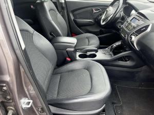 Brown Hyundai ix35 2013 in Siauliai, with an engine capacity of 2.00 L and mileage of 283 thousand km for 5900 €, photo 11 on AUTOMOTO.COM.LV