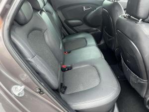 Brown Hyundai ix35 2013 in Siauliai, with an engine capacity of 2.00 L and mileage of 283 thousand km for 5900 €, photo 12 on AUTOMOTO.COM.LV