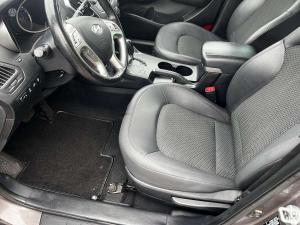 Brown Hyundai ix35 2013 in Siauliai, with an engine capacity of 2.00 L and mileage of 283 thousand km for 5900 €, photo 13 on AUTOMOTO.COM.LV