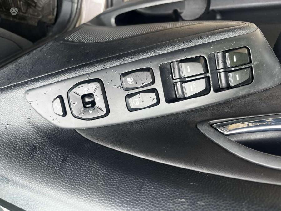 Brown Hyundai ix35 2013 in Siauliai, with an engine capacity of 2.00 L and mileage of 283 thousand km for 5900 €, photo 14 on AUTOMOTO.COM.LV