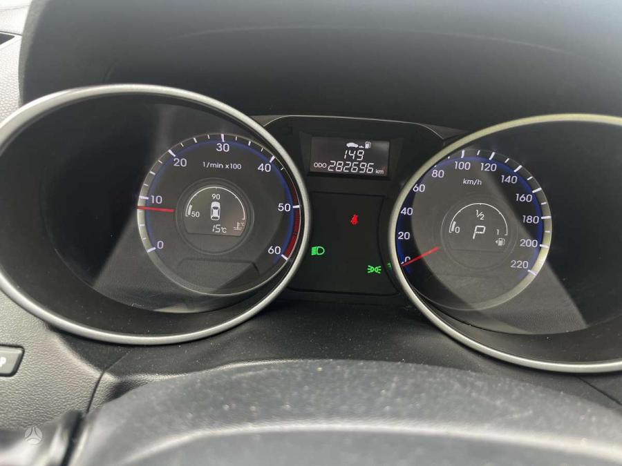 Brown Hyundai ix35 2013 in Siauliai, with an engine capacity of 2.00 L and mileage of 283 thousand km for 5900 €, photo 16 on AUTOMOTO.COM.LV