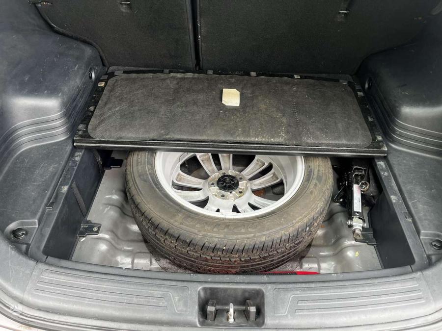 Brown Hyundai ix35 2013 in Siauliai, with an engine capacity of 2.00 L and mileage of 283 thousand km for 5900 €, photo 18 on AUTOMOTO.COM.LV