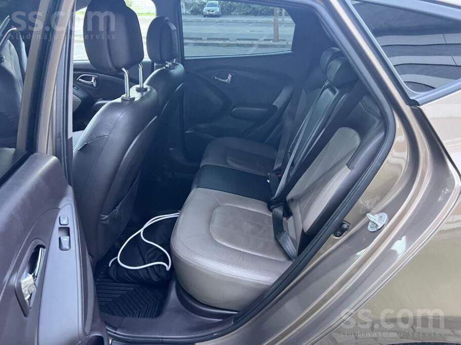 Brūns Hyundai ix35 2013 Rīga, ar dzinēja tilpumu 2.00 L un nobraukumu 209 tūkst. km par 5990 €, foto 7 vietnē AUTOMOTO.COM.LV