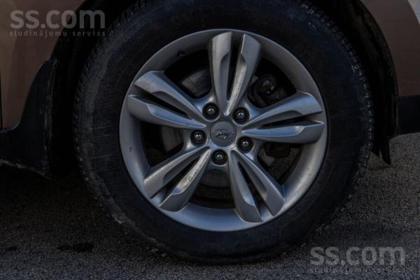 Brūns Hyundai ix35 2013 Rīga, ar dzinēja tilpumu 2.00 L un nobraukumu 158 tūkst. km par 6300 €, foto 9 vietnē AUTOMOTO.COM.LV