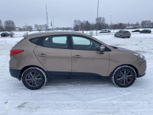 Brown Hyundai ix35 2015 in Mazeikiai, with an engine capacity of 2.00 L and mileage of 374 thousand km for 6350 €, photo 3 on AUTOMOTO.COM.LV