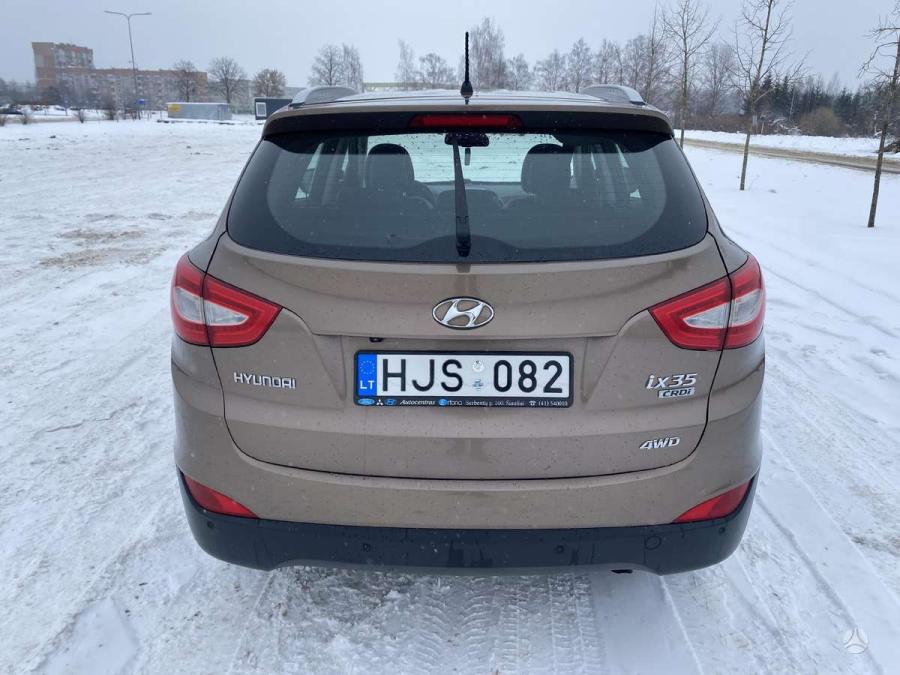 Brown Hyundai ix35 2015 in Mazeikiai, with an engine capacity of 2.00 L and mileage of 374 thousand km for 6350 €, photo 5 on AUTOMOTO.COM.LV