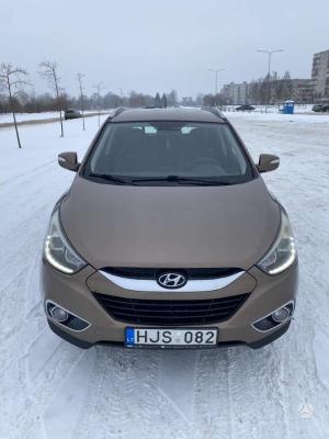 Brown Hyundai ix35 2015 in Mazeikiai, with an engine capacity of 2.00 L and mileage of 374 thousand km for 6350 €, photo 6 on AUTOMOTO.COM.LV