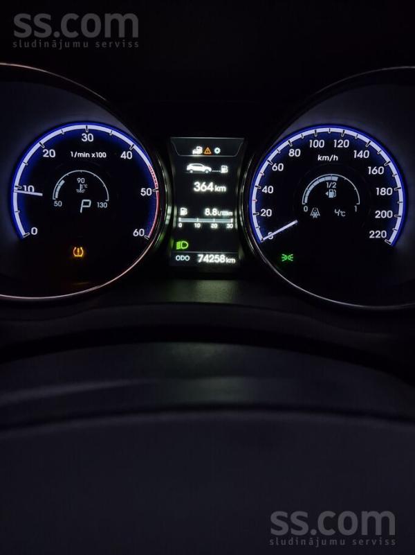 Brown Hyundai ix35 2015 in Riga, with an engine capacity of 2.00 L and mileage of 74 thousand km for 10000 €, photo 8 on AUTOMOTO.COM.LV