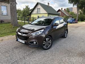 Brown Hyundai ix35 2015 in Rezekne, with an engine capacity of 2.00 L and mileage of 283 thousand km for 7300 €, photo  on AUTOMOTO.COM.LV