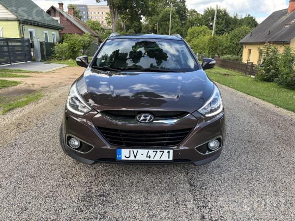 Brown Hyundai ix35 2015 in Rezekne, with an engine capacity of 2.00 L and mileage of 283 thousand km for 7300 €, photo 8 on AUTOMOTO.COM.LV