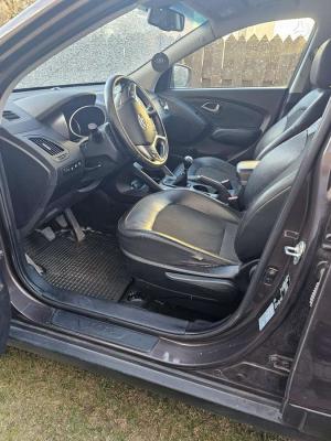 Brūns Hyundai ix35 2015 Viļņa, ar dzinēja tilpumu 2.00 L un nobraukumu 218 tūkst. km par 5999 €, foto 12 vietnē AUTOMOTO.COM.LV