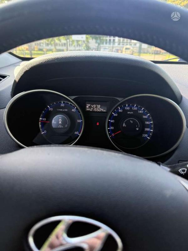 Brown Hyundai ix35 2016 in Taurage, with an engine capacity of 1.69 L and mileage of 215 thousand km for 5900 €, photo 7 on AUTOMOTO.COM.LV