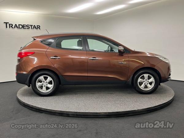 Brown Hyundai ix35 2012 in Parnu, with an engine capacity of 1.60 L and mileage of 302 thousand km for 4990 €, photo 4 on AUTOMOTO.COM.LV