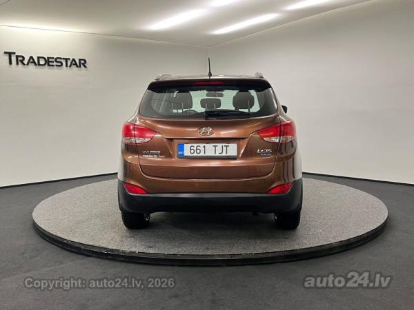 Brown Hyundai ix35 2012 in Parnu, with an engine capacity of 1.60 L and mileage of 302 thousand km for 4990 €, photo 6 on AUTOMOTO.COM.LV