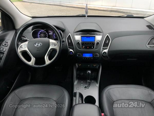 Brown Hyundai ix35 2013 in Tartu, with an engine capacity of 2.00 L and mileage of 149 thousand km for 9990 €, photo 3 on AUTOMOTO.COM.LV