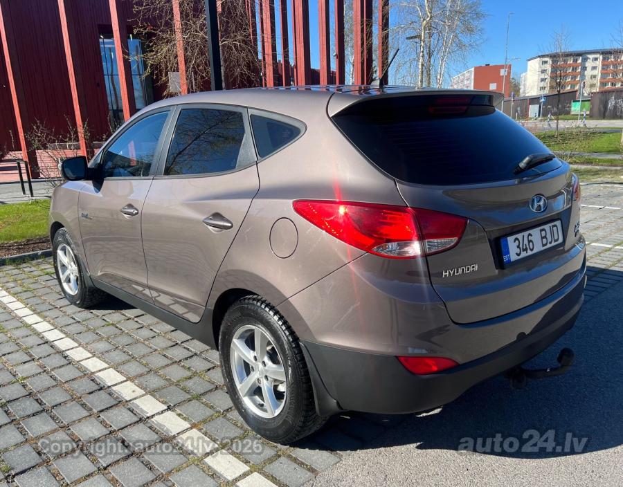 Brown Hyundai ix35 2013 in Tallinn, with an engine capacity of 1.60 L and mileage of 154 thousand km for 6700 €, photo 3 on AUTOMOTO.COM.LV