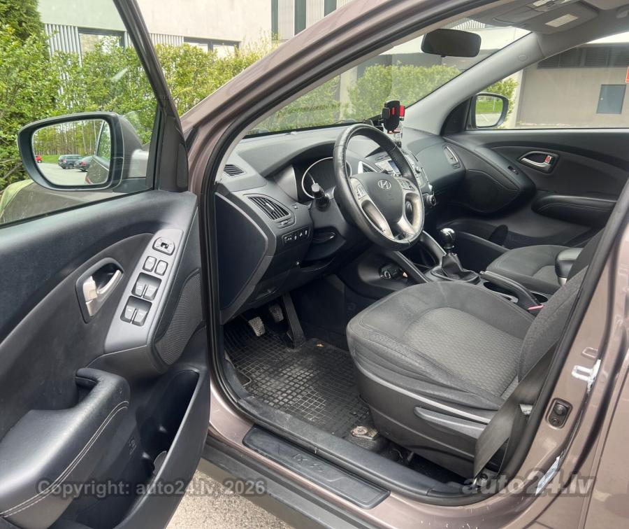 Brown Hyundai ix35 2013 in Tallinn, with an engine capacity of 1.60 L and mileage of 154 thousand km for 6700 €, photo 9 on AUTOMOTO.COM.LV