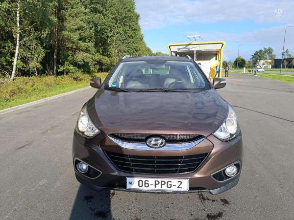 Brown Hyundai ix35 2011 in Kaunas, with an engine capacity of 1.60 L and mileage of 207 thousand km for 6600 €, photo 3 on AUTOMOTO.COM.LV