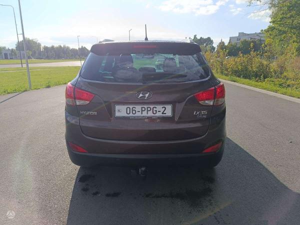 Brown Hyundai ix35 2011 in Kaunas, with an engine capacity of 1.60 L and mileage of 207 thousand km for 6600 €, photo 4 on AUTOMOTO.COM.LV