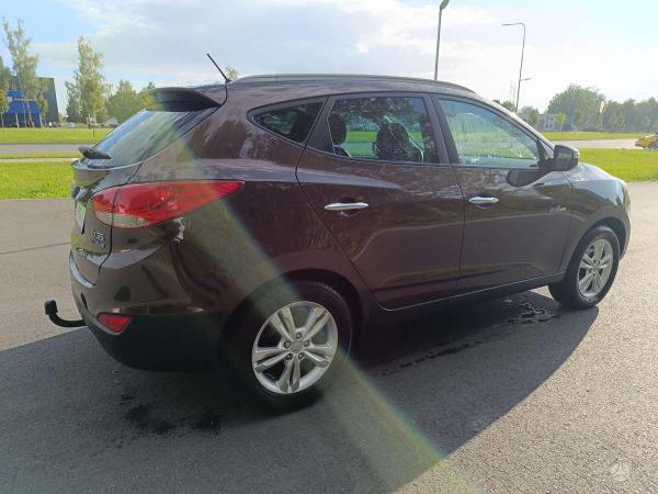 Brown Hyundai ix35 2011 in Kaunas, with an engine capacity of 1.60 L and mileage of 207 thousand km for 6600 €, photo 6 on AUTOMOTO.COM.LV