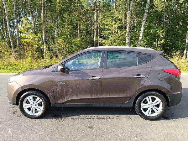 Brown Hyundai ix35 2011 in Kaunas, with an engine capacity of 1.60 L and mileage of 207 thousand km for 6600 €, photo 9 on AUTOMOTO.COM.LV