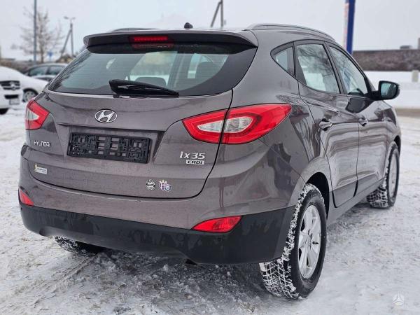 Brūns Hyundai ix35 2014 Rokiškis, ar dzinēja tilpumu 1.69 L un nobraukumu 270 tūkst. km par 4750 €, foto 4 vietnē AUTOMOTO.COM.LV