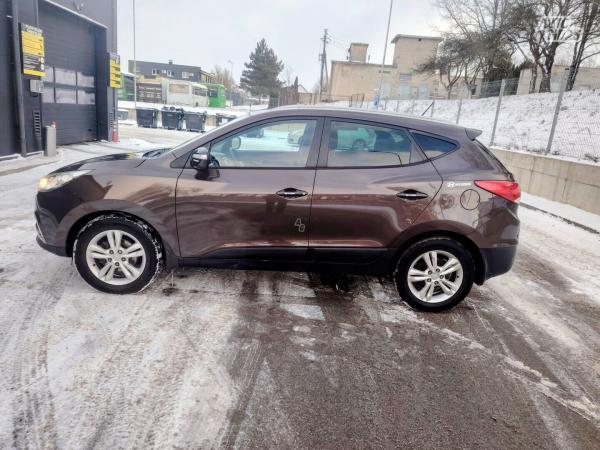 Hyundai ix35 2010 in Raseiniai, with an engine capacity of 2.00 L and mileage of 205 thousand km for 6750 €, photo 2 on AUTOMOTO.COM.LV