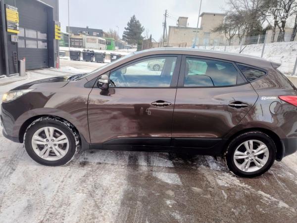 Hyundai ix35 2010 in Raseiniai, with an engine capacity of 2.00 L and mileage of 205 thousand km for 6750 €, photo 6 on AUTOMOTO.COM.LV