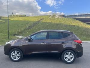 Hyundai ix35 2010 in Kaunas, with an engine capacity of 2.00 L and mileage of 275 thousand km for 6500 €, photo 8 on AUTOMOTO.COM.LV