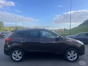 Hyundai ix35 2010 in Kaunas, with an engine capacity of 2.00 L and mileage of 275 thousand km for 6500 €, photo 9 on AUTOMOTO.COM.LV