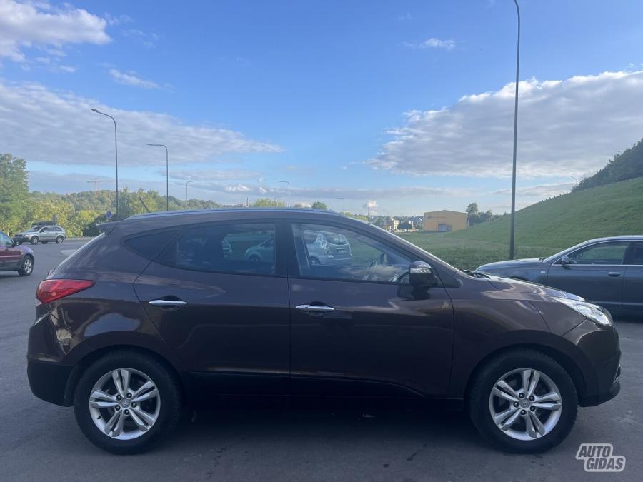 Hyundai ix35 2010 in Kaunas, with an engine capacity of 2.00 L and mileage of 275 thousand km for 6500 €, photo 9 on AUTOMOTO.COM.LV