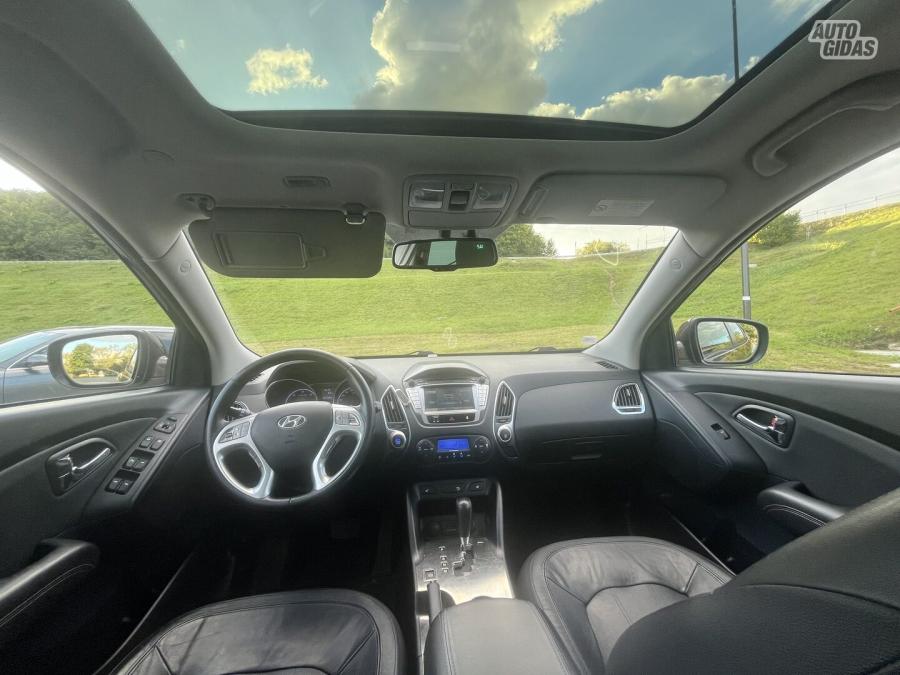 Hyundai ix35 2010 in Kaunas, with an engine capacity of 2.00 L and mileage of 275 thousand km for 6500 €, photo 12 on AUTOMOTO.COM.LV