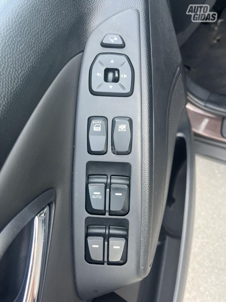 Hyundai ix35 2010 in Kaunas, with an engine capacity of 2.00 L and mileage of 275 thousand km for 6500 €, photo 18 on AUTOMOTO.COM.LV