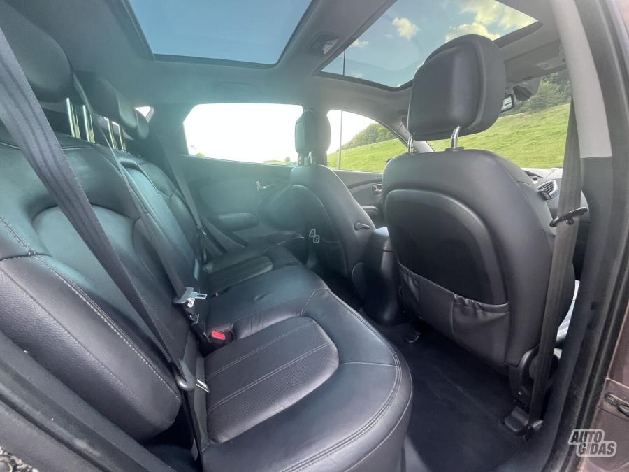 Hyundai ix35 2010 in Kaunas, with an engine capacity of 2.00 L and mileage of 275 thousand km for 6500 €, photo 23 on AUTOMOTO.COM.LV