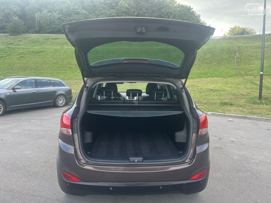 Hyundai ix35 2010 in Kaunas, with an engine capacity of 2.00 L and mileage of 275 thousand km for 6500 €, photo 27 on AUTOMOTO.COM.LV