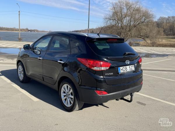 Hyundai ix35 2011 in Siauliai, with an engine capacity of 1.70 L and mileage of 364 thousand km for 4950 €, photo 3 on AUTOMOTO.COM.LV