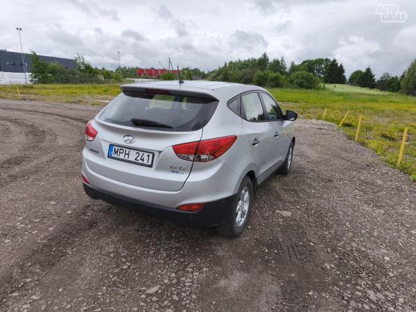 Hyundai ix35 2011 in Utena, with an engine capacity of 1.70 L and mileage of 290 thousand km for 5500 €, photo 4 on AUTOMOTO.COM.LV
