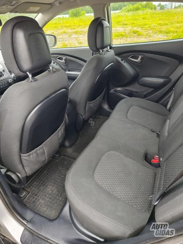 Hyundai ix35 2011 in Utena, with an engine capacity of 1.70 L and mileage of 290 thousand km for 5500 €, photo 8 on AUTOMOTO.COM.LV