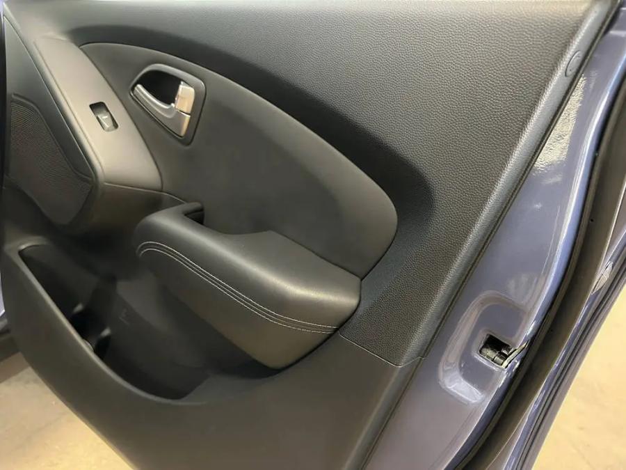 Hyundai ix35 2011 in Jurmala, with an engine capacity of 2.00 L and mileage of 198 thousand km for 7550 €, photo 43 on AUTOMOTO.COM.LV