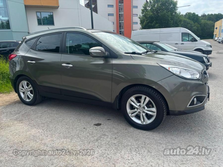 Hyundai ix35 2011 in Tallinn, with an engine capacity of 2.00 L and mileage of 205 thousand km for 4200 €, photo 6 on AUTOMOTO.COM.LV