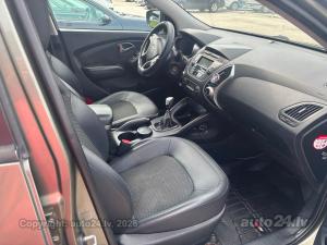 Hyundai ix35 2011 in Tallinn, with an engine capacity of 2.00 L and mileage of 205 thousand km for 4200 €, photo 8 on AUTOMOTO.COM.LV