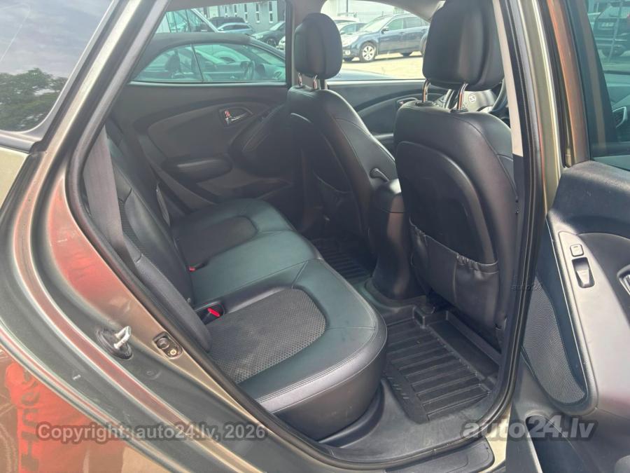 Hyundai ix35 2011 in Tallinn, with an engine capacity of 2.00 L and mileage of 205 thousand km for 4200 €, photo 9 on AUTOMOTO.COM.LV