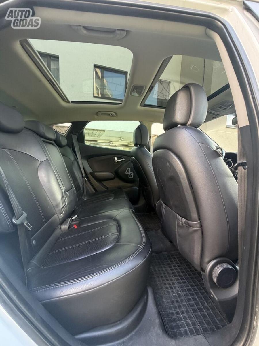 Hyundai ix35 2011 Viļņa, ar dzinēja tilpumu 2.00 L un nobraukumu 295 tūkst. km par 4900 €, foto 17 vietnē AUTOMOTO.COM.LV