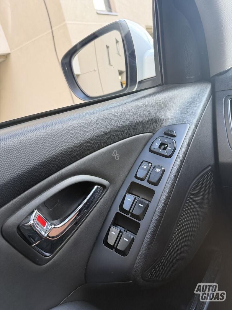 Hyundai ix35 2011 Viļņa, ar dzinēja tilpumu 2.00 L un nobraukumu 295 tūkst. km par 4900 €, foto 25 vietnē AUTOMOTO.COM.LV
