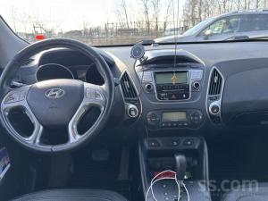 Hyundai ix35 2011 in Riga, with an engine capacity of 2.00 L and mileage of 280 thousand km for 4500 €, photo 6 on AUTOMOTO.COM.LV