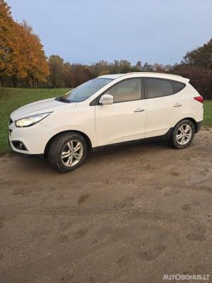 Hyundai ix35 2012 in Vilnius, with an engine capacity of 2.00 L and mileage of 261 thousand km for 7000 €, photo 3 on AUTOMOTO.COM.LV