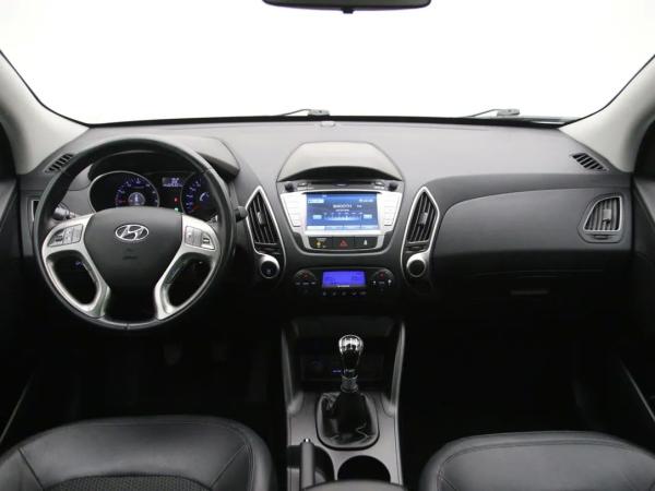 Hyundai ix35 2012 in Vilnius, with an engine capacity of 2.00 L and mileage of 225 thousand km for 6899 €, photo 2 on AUTOMOTO.COM.LV