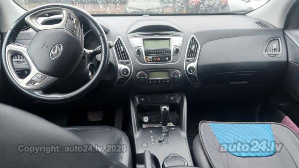 Hyundai ix35 2012 in Tallinn, with an engine capacity of 2.00 L and mileage of 141 thousand km for 7490 €, photo 4 on AUTOMOTO.COM.LV